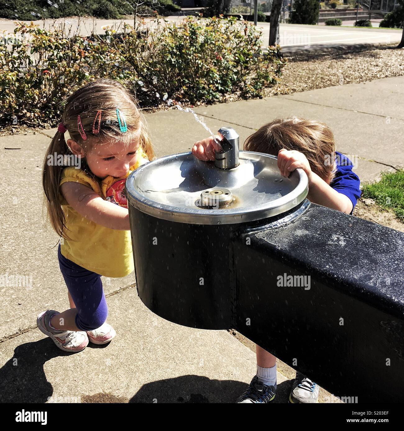 Kids water fountain hi-res stock photography and images - Alamy