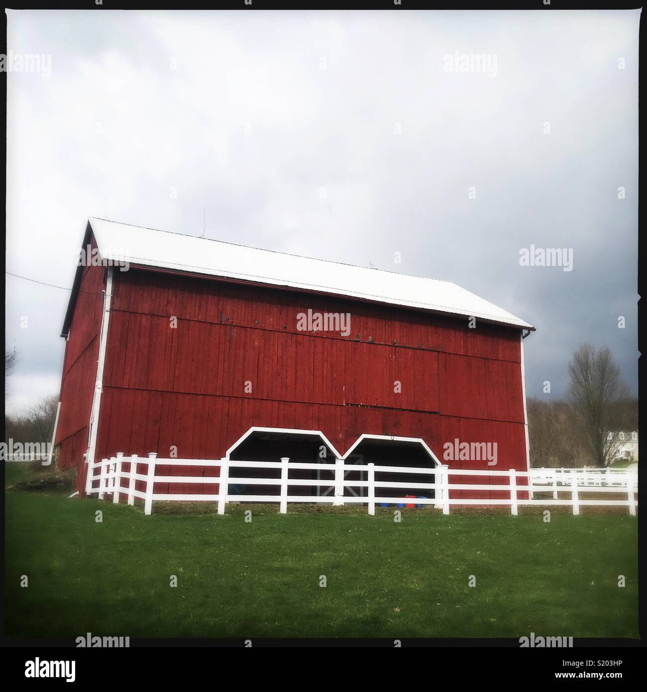 Old Red Barn Stock Photo - Alamy