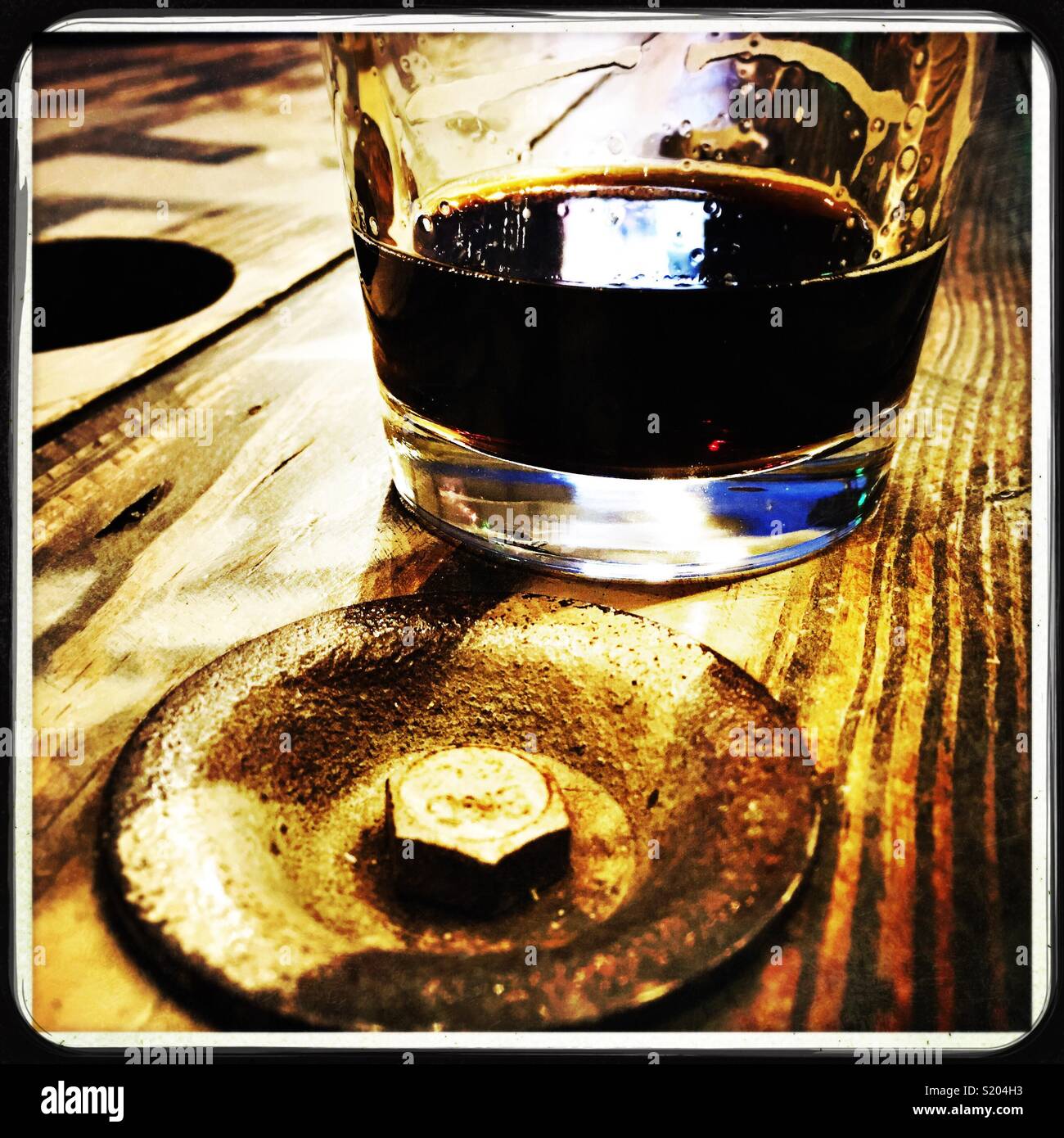 Metal bar top hi-res stock photography and images - Alamy