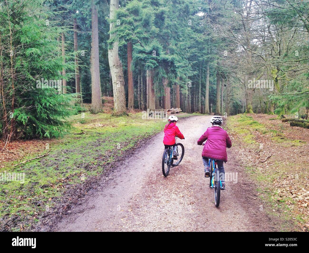 Children cycling hi-res stock photography and images - Alamy