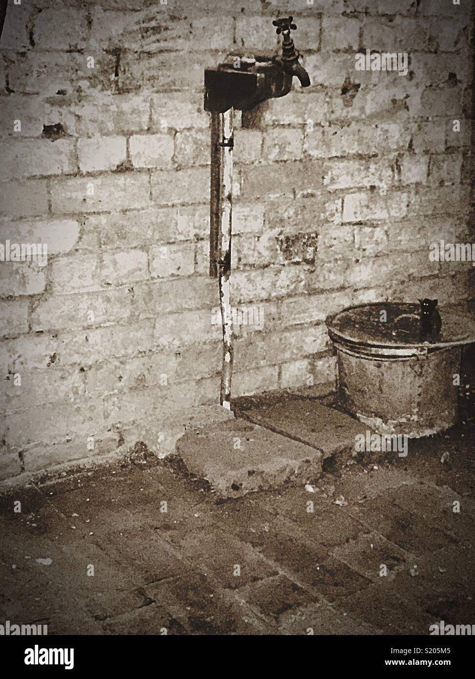 Bucket tap hi-res stock photography and images - Alamy