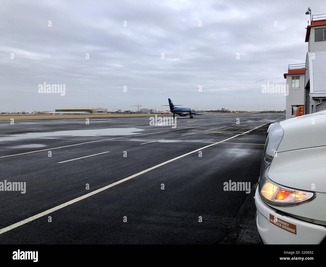 Landing Strip Airplane High Resolution Stock Photography and Images - Alamy