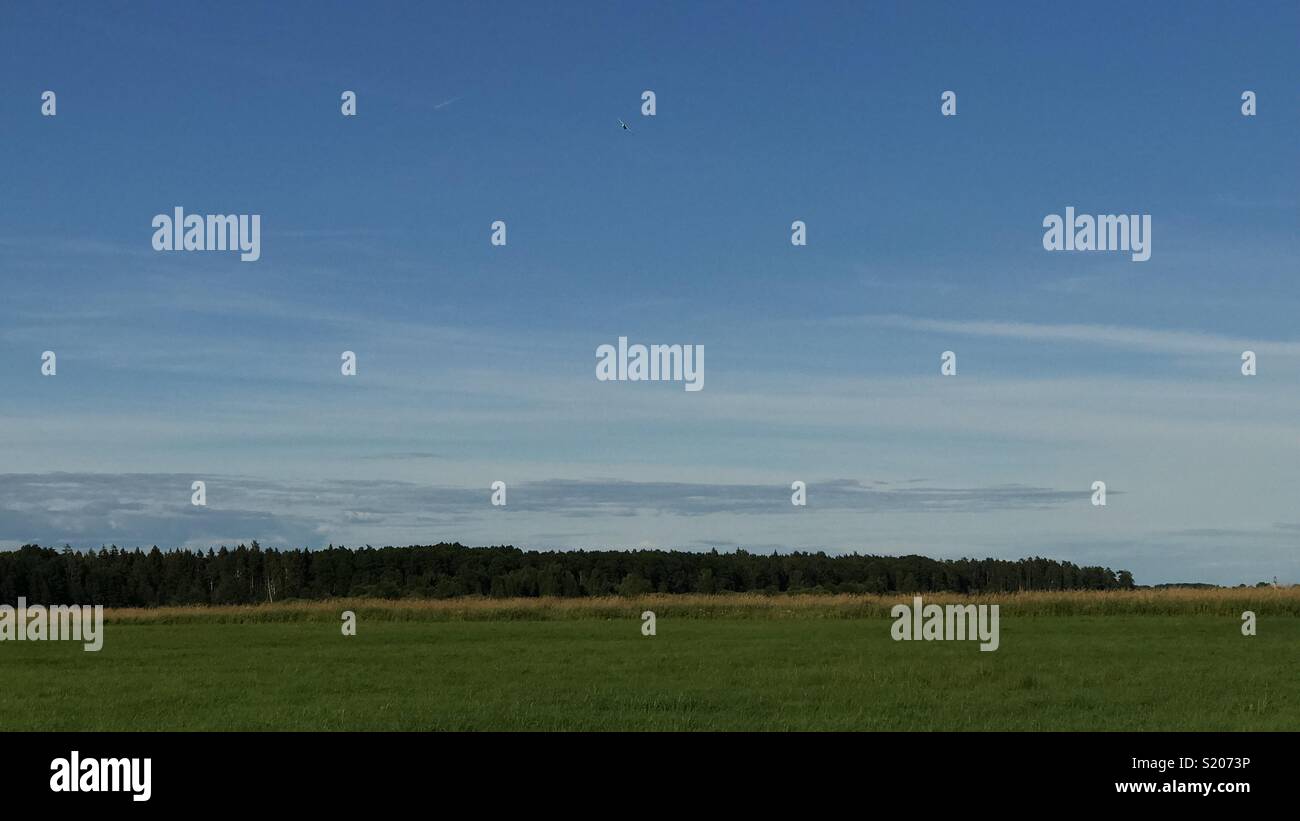 Plane in field plane in field hi-res stock photography and images - Alamy