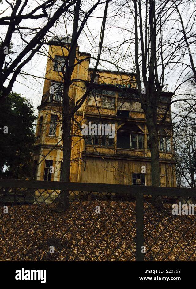 Horror old building Stock Photo - Alamy