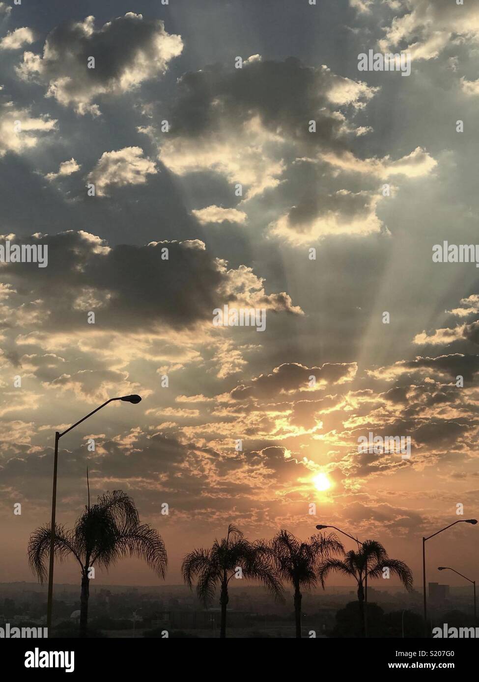 Sol brillante hi-res stock photography and images - Alamy