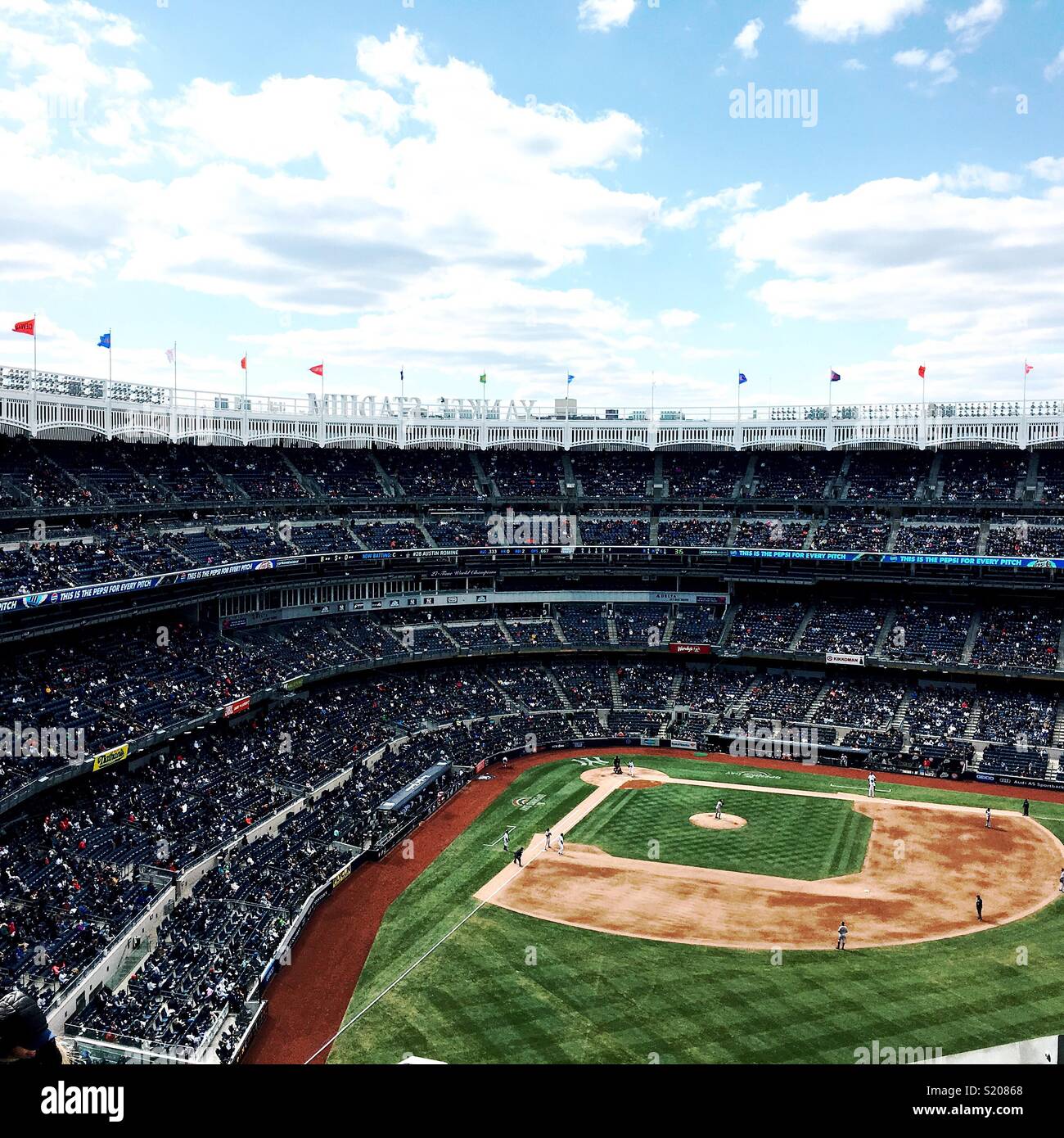 Baseball diamond Yankee Stadium Stock Photo - Alamy