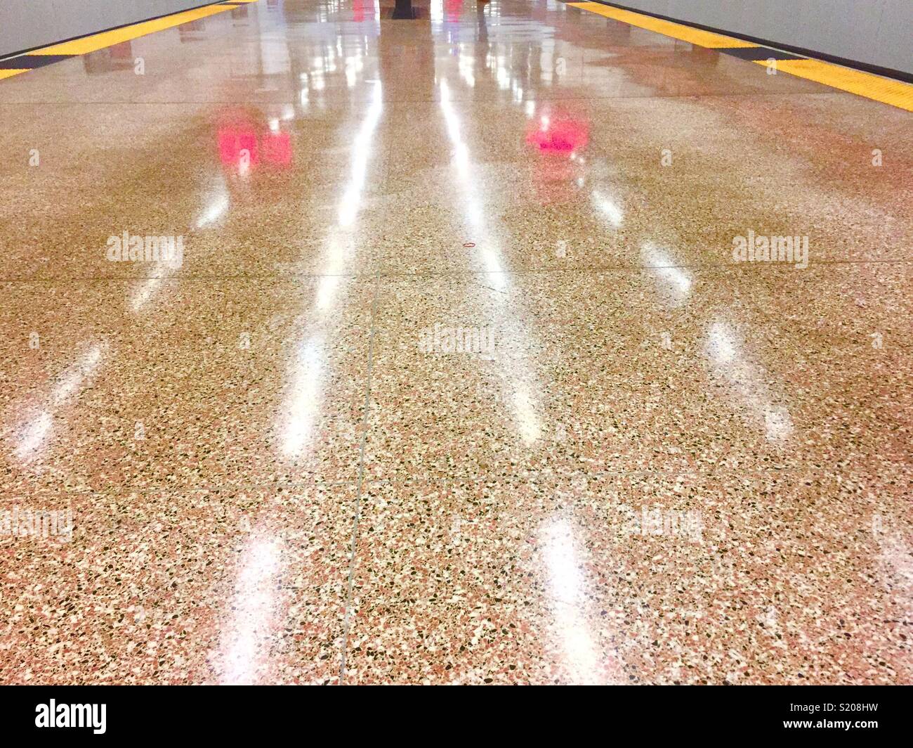 BART (Bay Area Rapid Transit) platform Stock Photo - Alamy