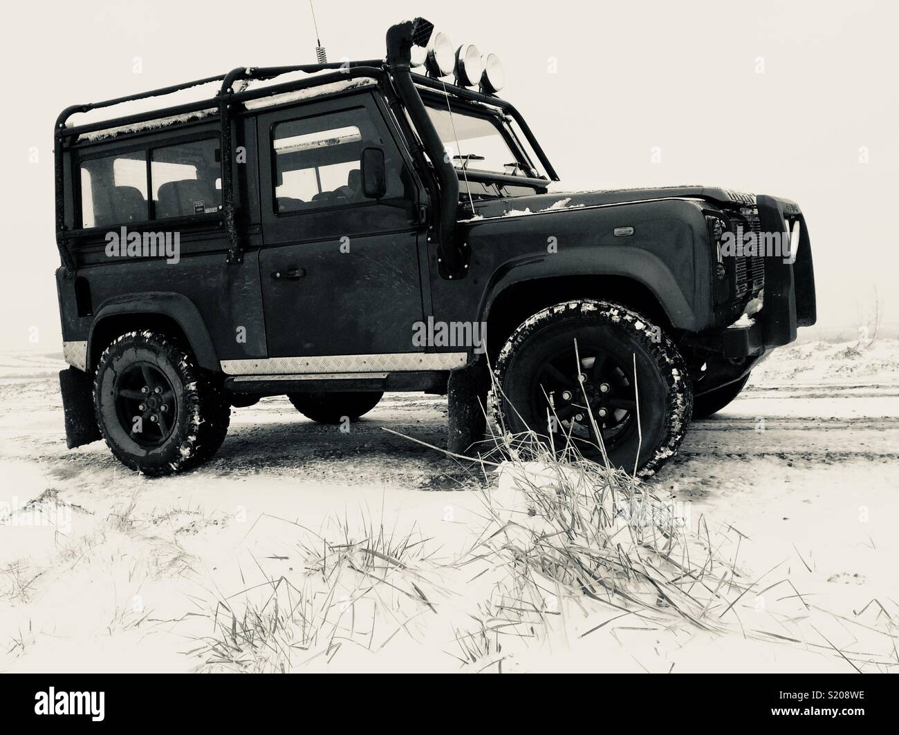 Land rover defender short base hi-res stock photography and images - Alamy