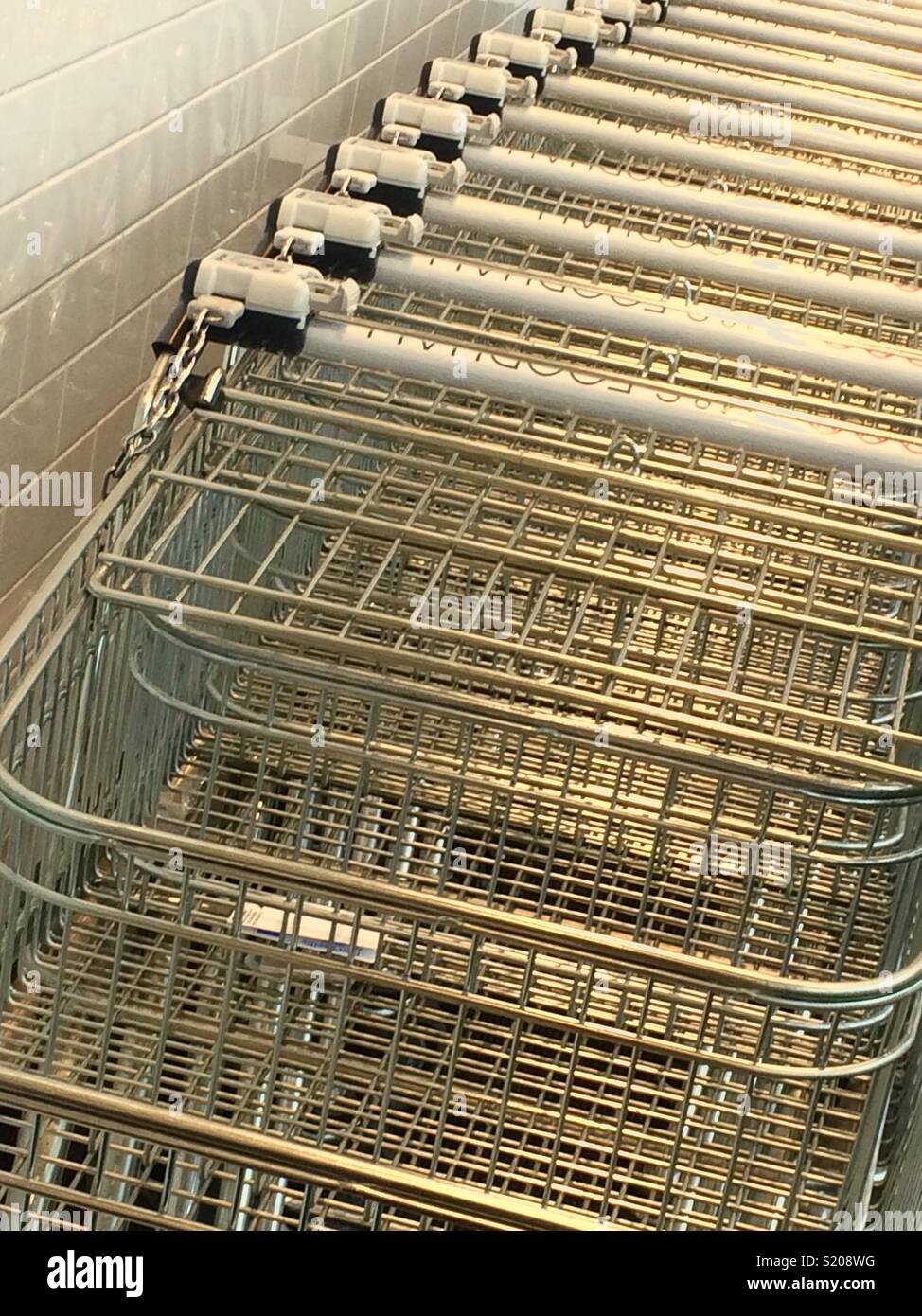 Shopping mall trolley hi-res stock photography and images - Alamy