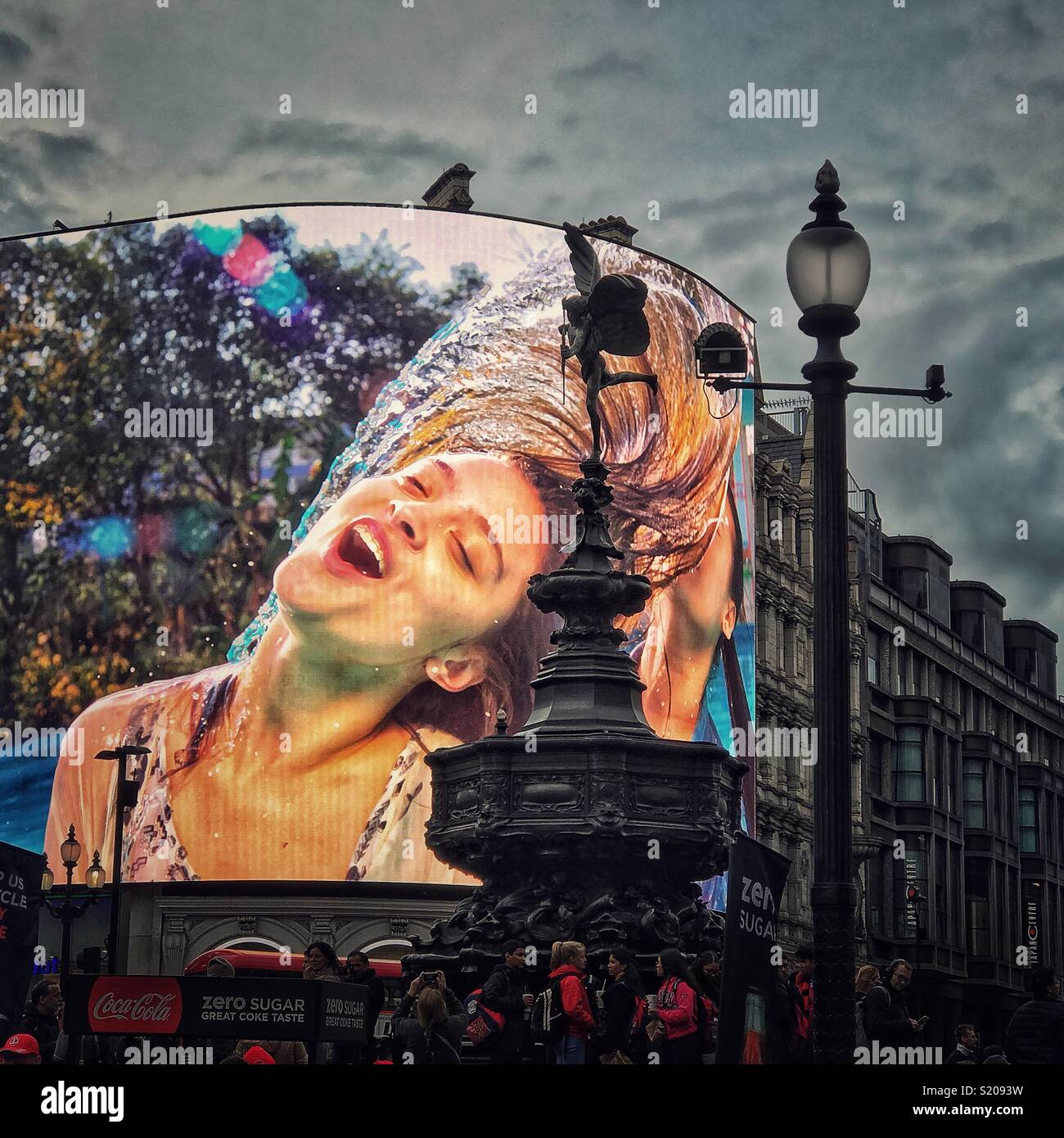 Piccadilly Circus Ad High Resolution Stock Photography and Images - Alamy
