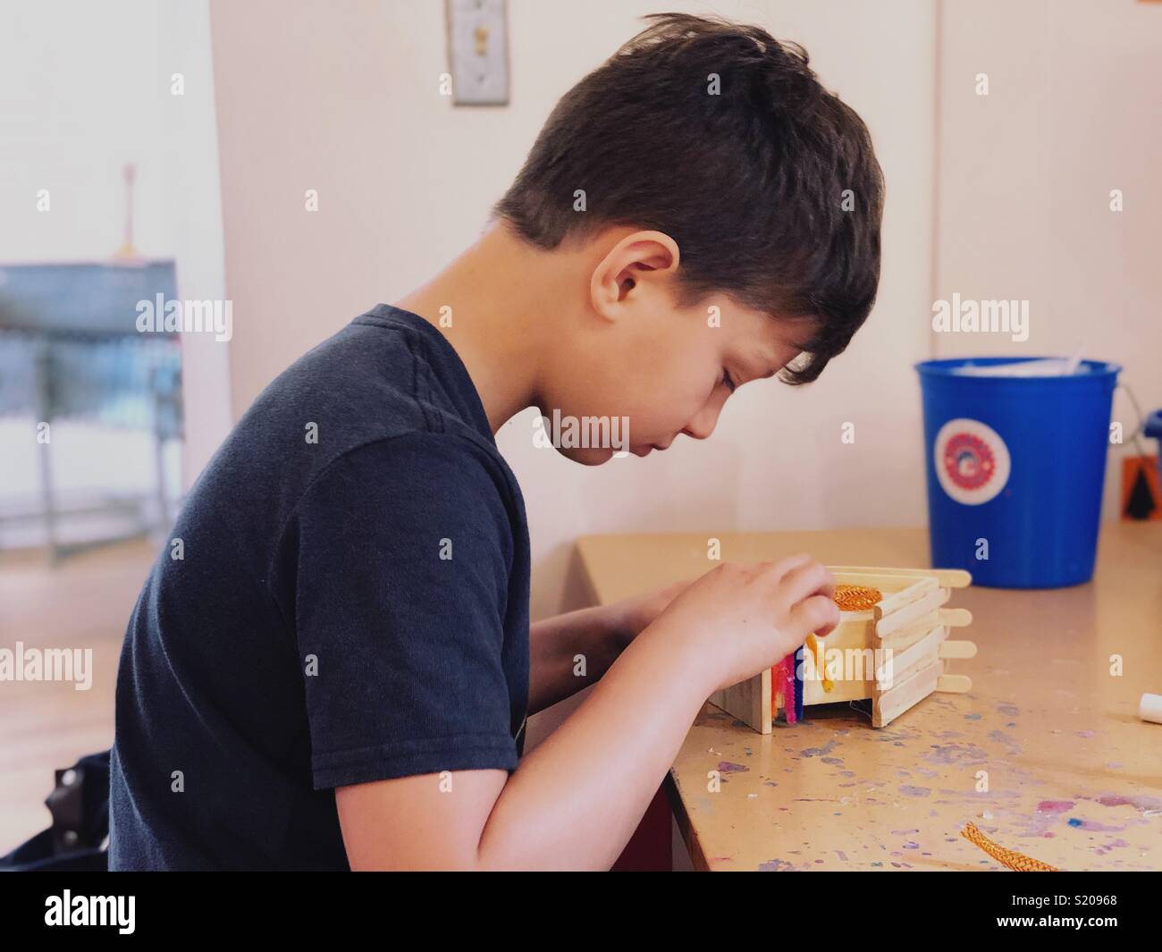 Crafting kids hi-res stock photography and images - Alamy