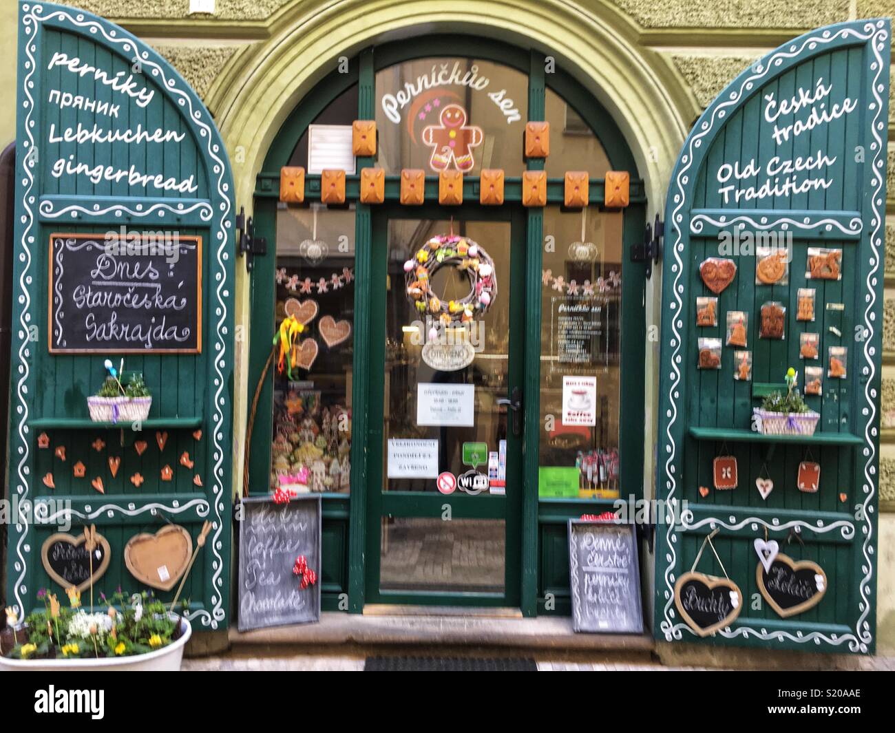 Candyshop hi-res stock photography and images - Alamy