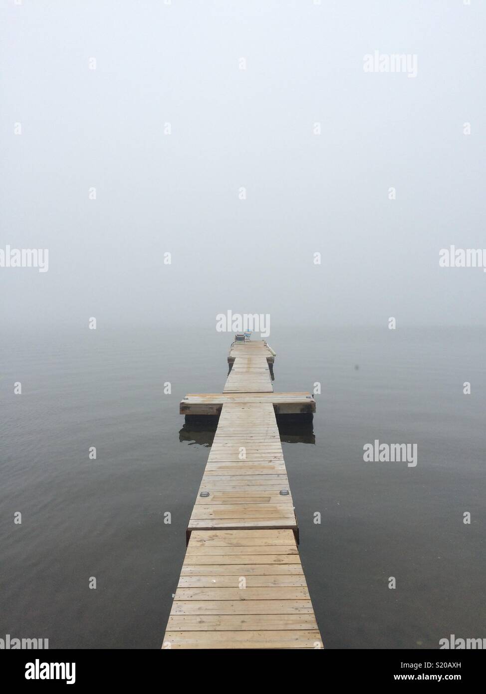Dock ocean hi-res stock photography and images - Alamy