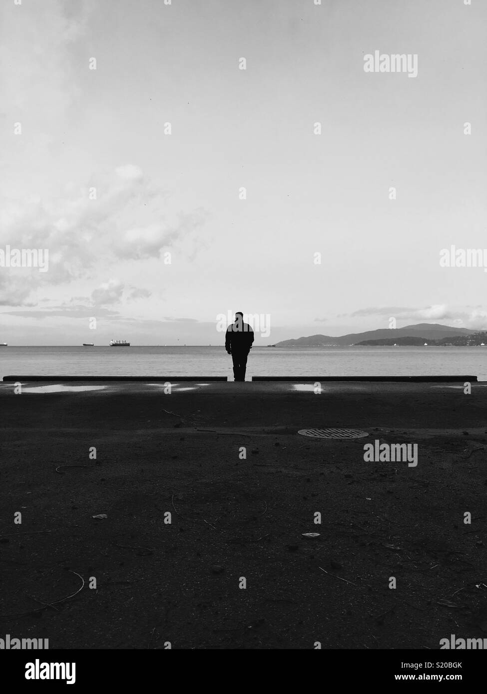 Edge of ocean Black and White Stock Photos & Images - Alamy