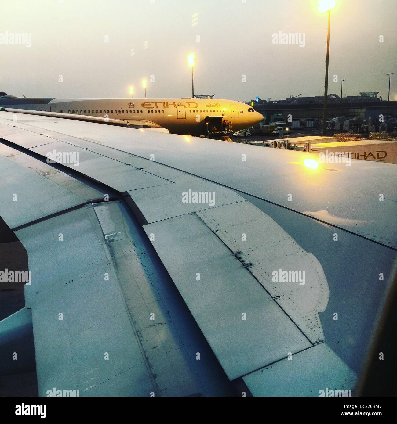 Airplane wing & Etihad plane Stock Photo - Alamy