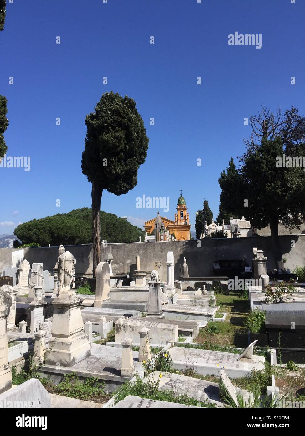 Nice cemetery hi-res stock photography and images - Alamy