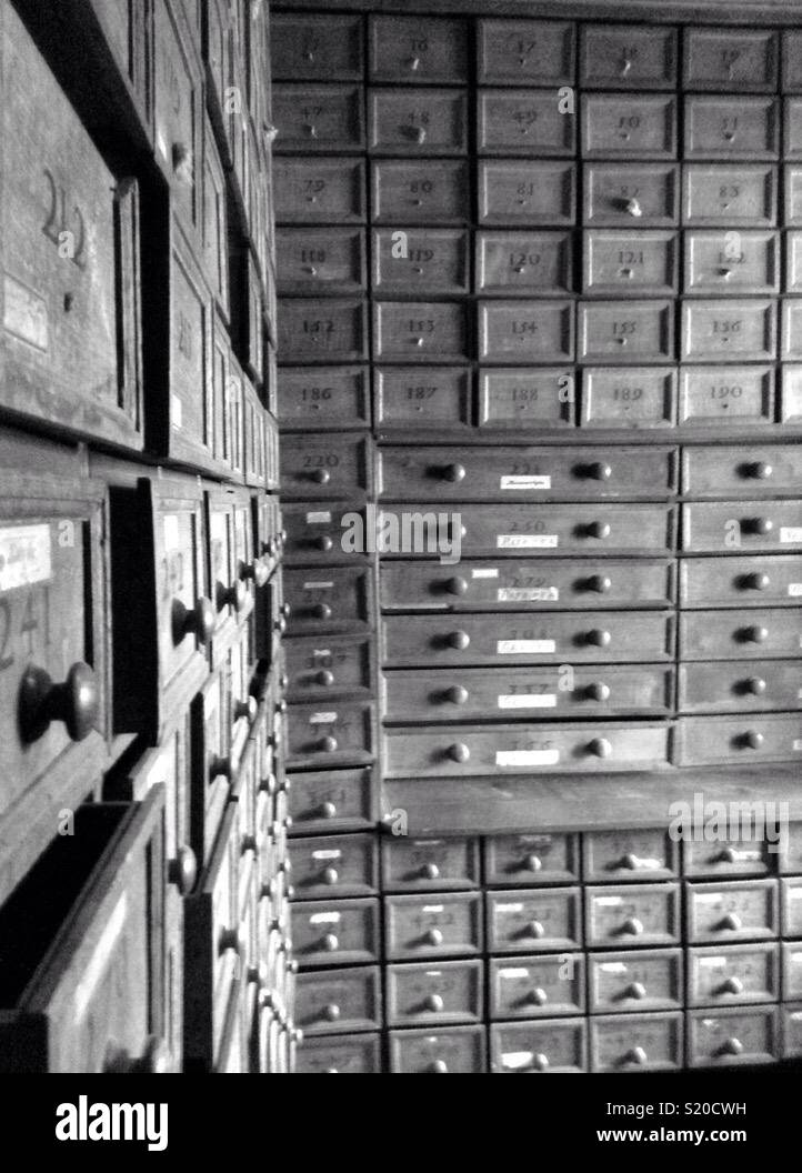 Catalogue drawers hi-res stock photography and images - Alamy