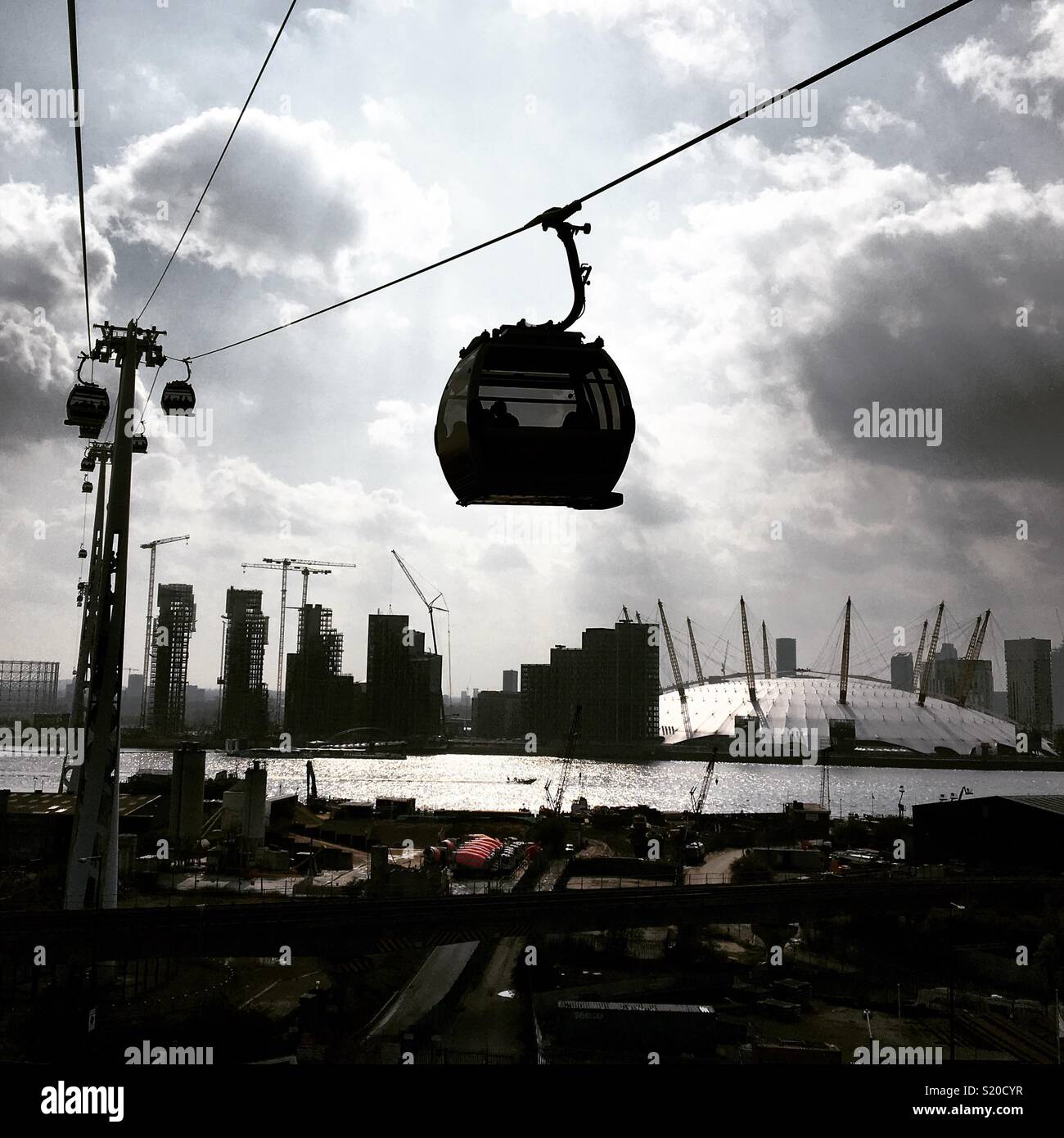Emirates cable car london o2 hi-res stock photography and images - Alamy