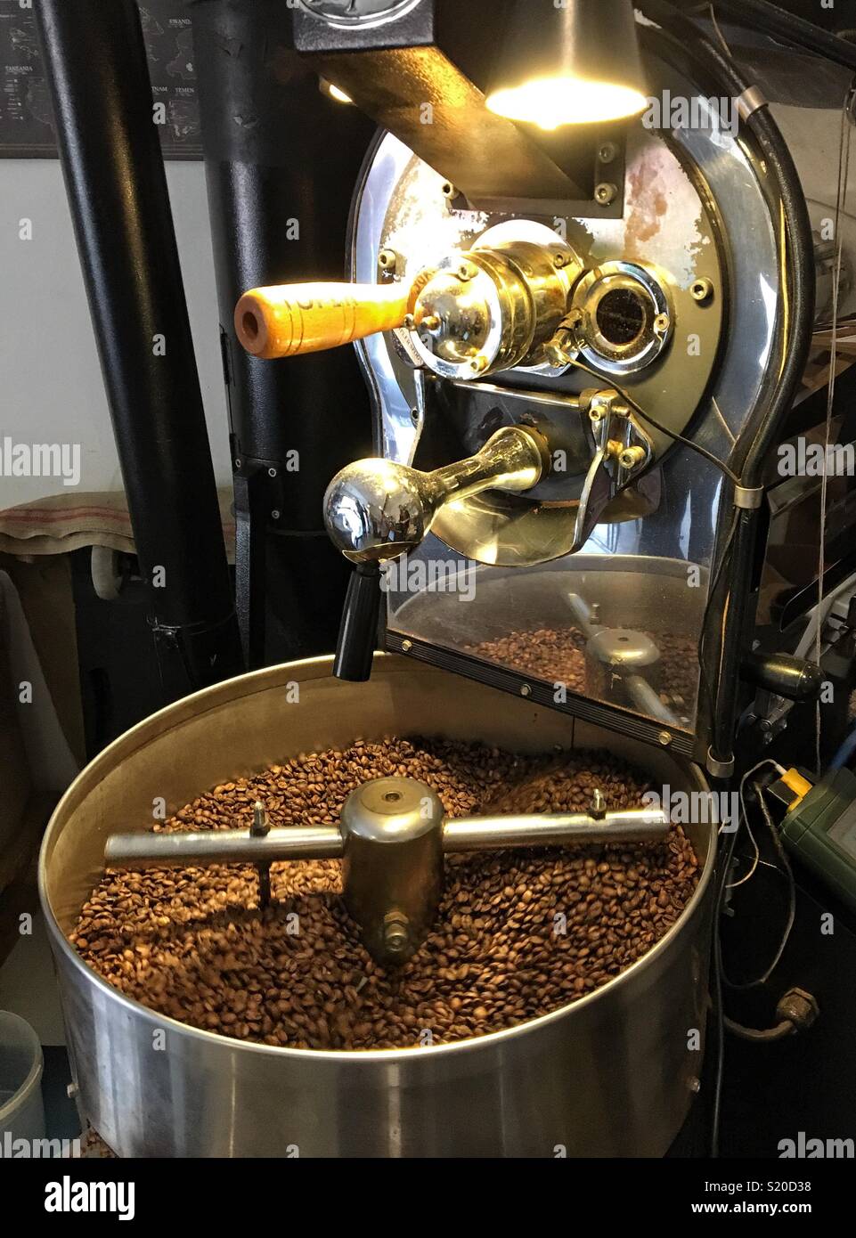 Small coffee roaster hi-res stock photography and images - Alamy