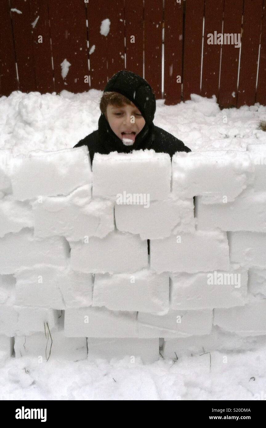 Snow fort hi-res stock photography and images - Alamy