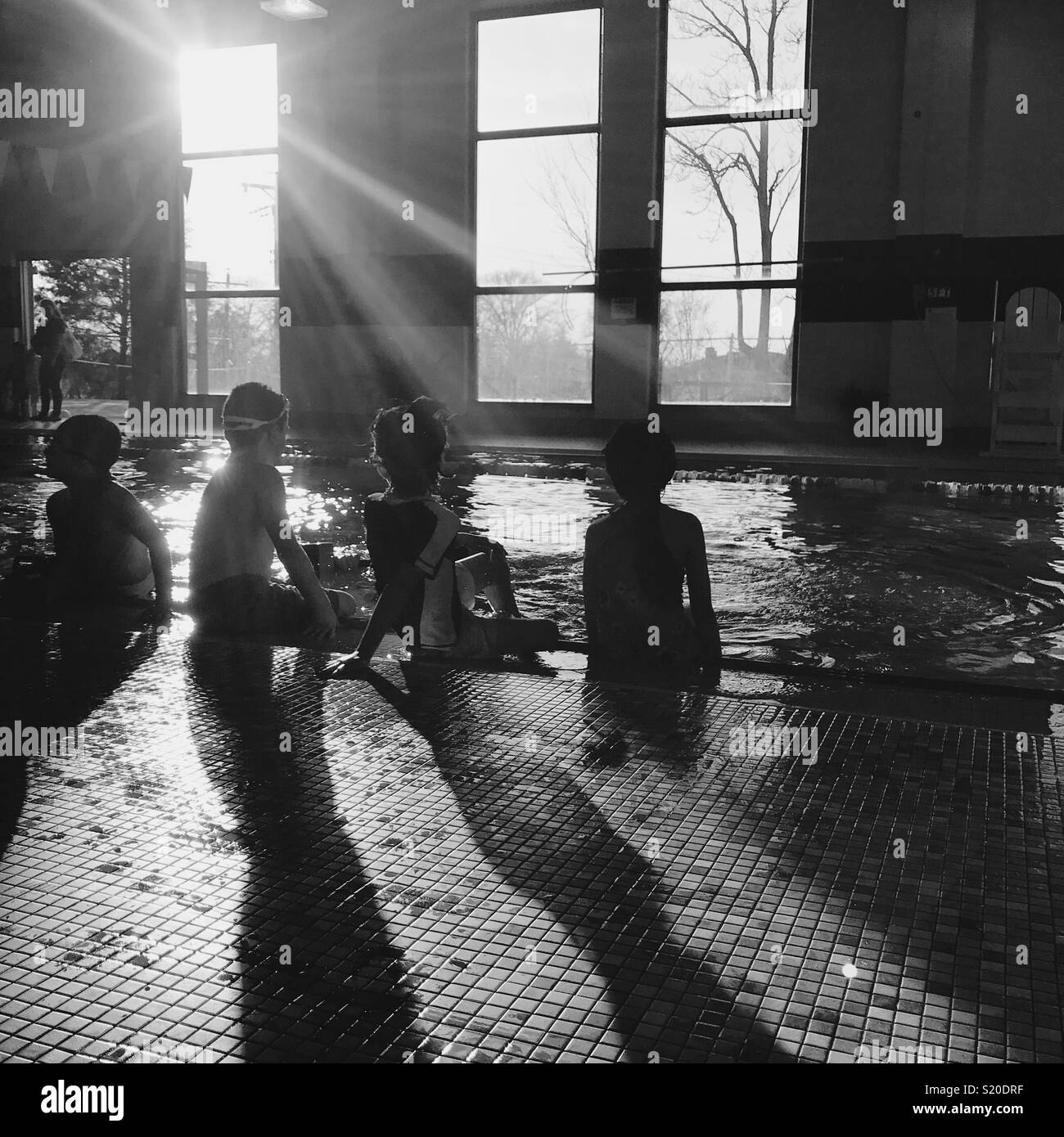 Kids at the pool hi-res stock photography and images - Alamy