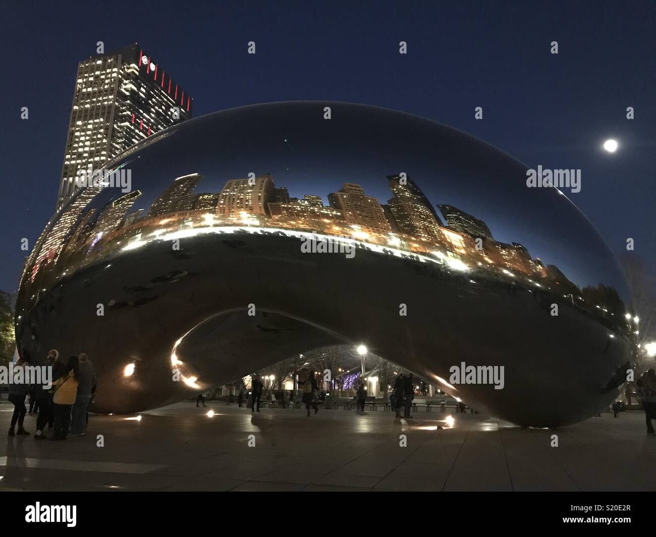 Chicago cloud gate night hi-res stock photography and images - Alamy