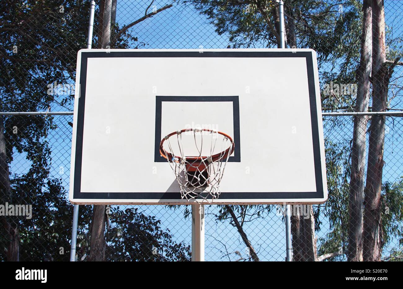 Outdoor Basketball hoop Stock Photo - Alamy