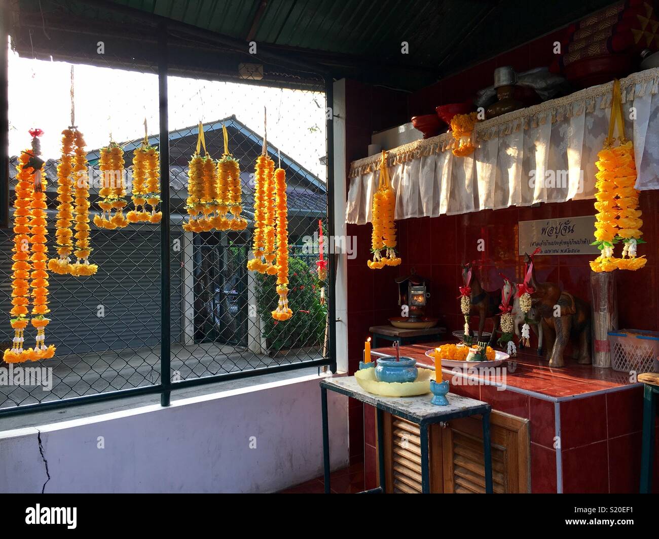 Small buddhist temple hi-res stock photography and images - Alamy
