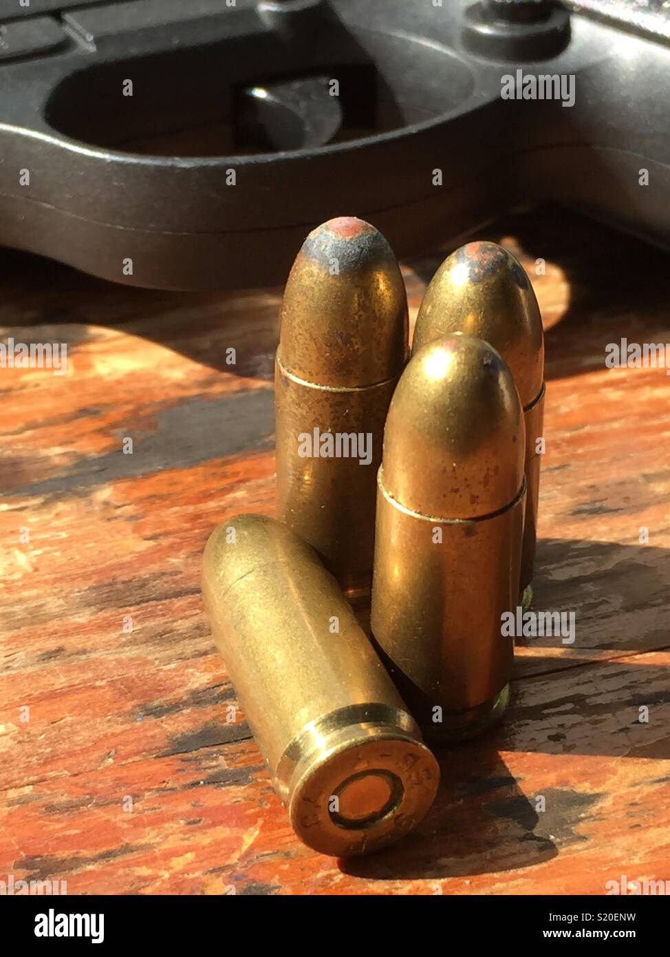 Some bullets and a handgun Stock Photo - Alamy
