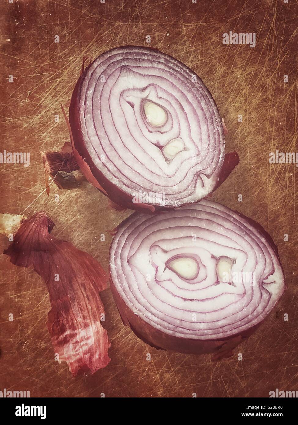 Red onion cut in half showing inside Stock Photo - Alamy