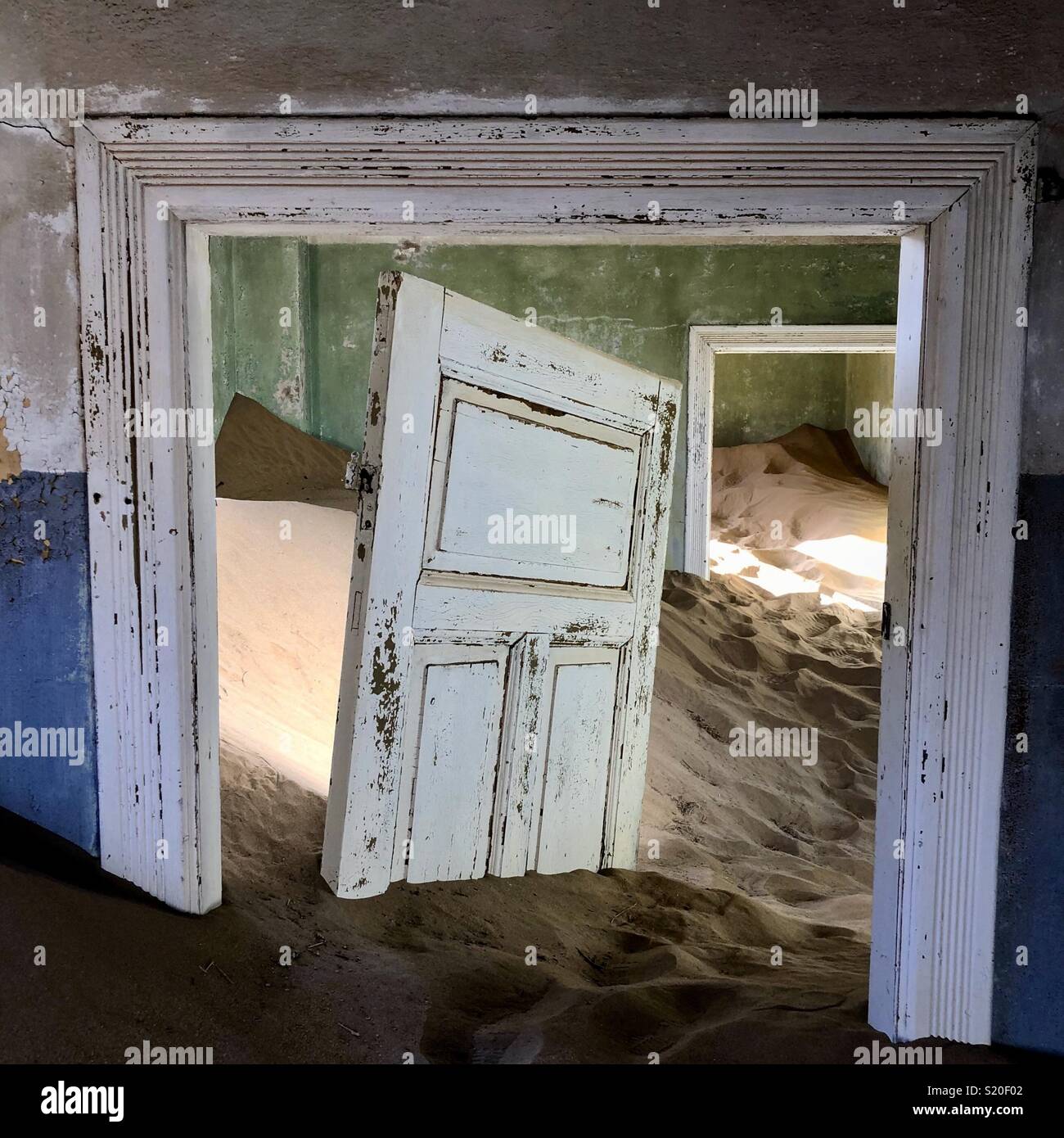 Sand color fading hi-res stock photography and images - Alamy