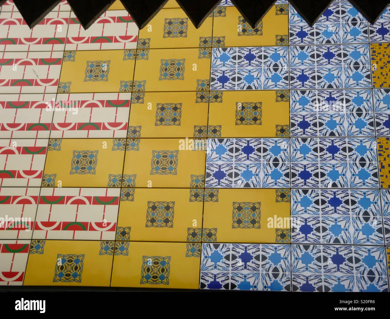 Vintage tile at South KENSINGTON London Underground tube station Stock ...