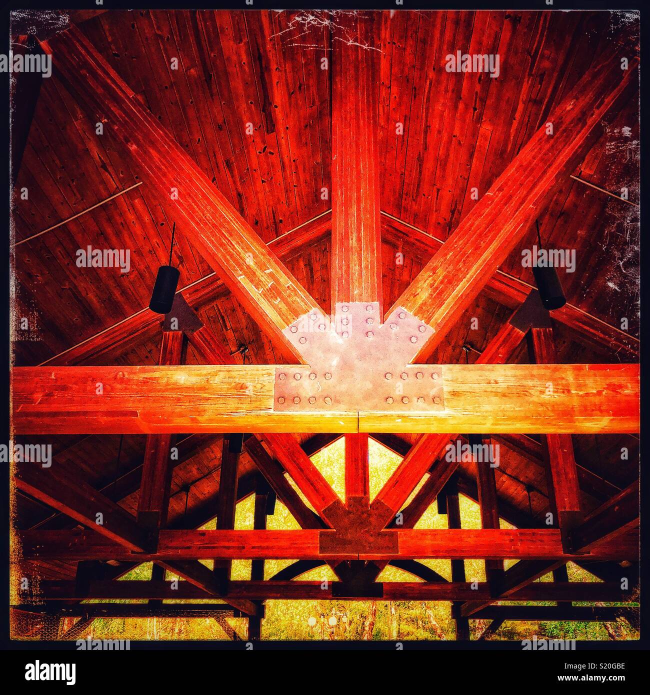 Cross beams hi-res stock photography and images - Alamy
