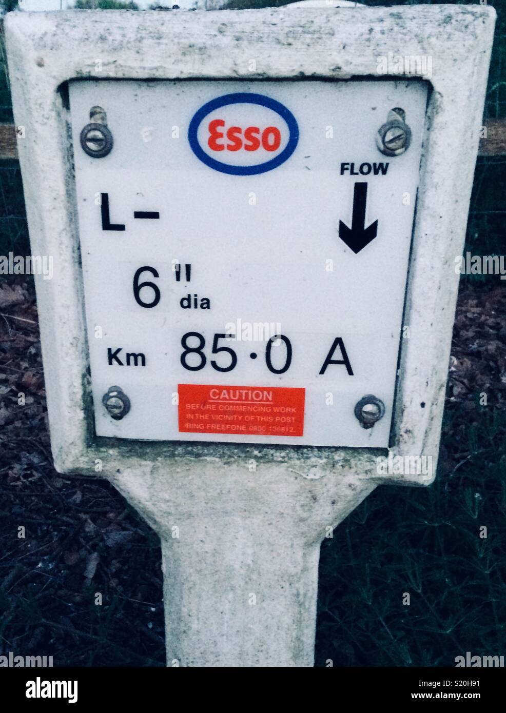 Pipeline marker hi-res stock photography and images - Alamy