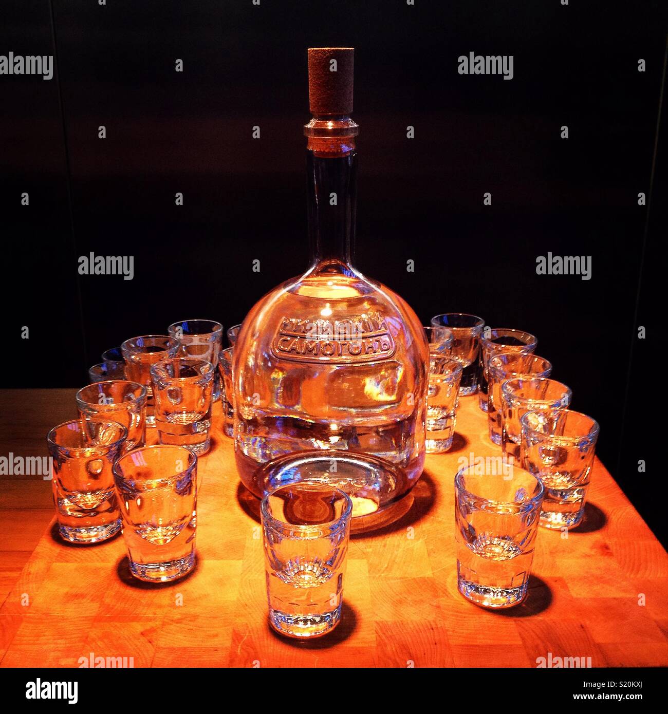 Party and drinking hi-res stock photography and images - Alamy