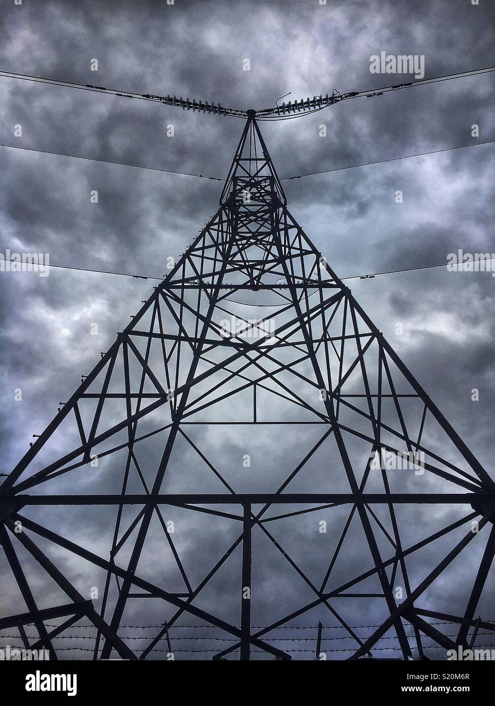 National grid electric pylon hi-res stock photography and images - Alamy