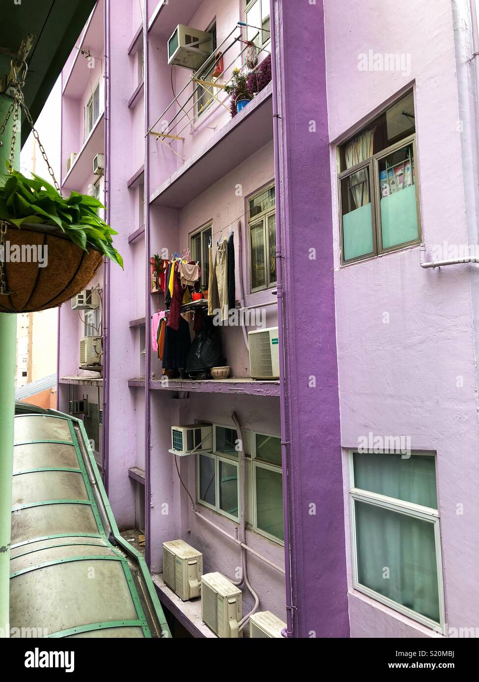 Mid levels hi-res stock photography and images - Alamy