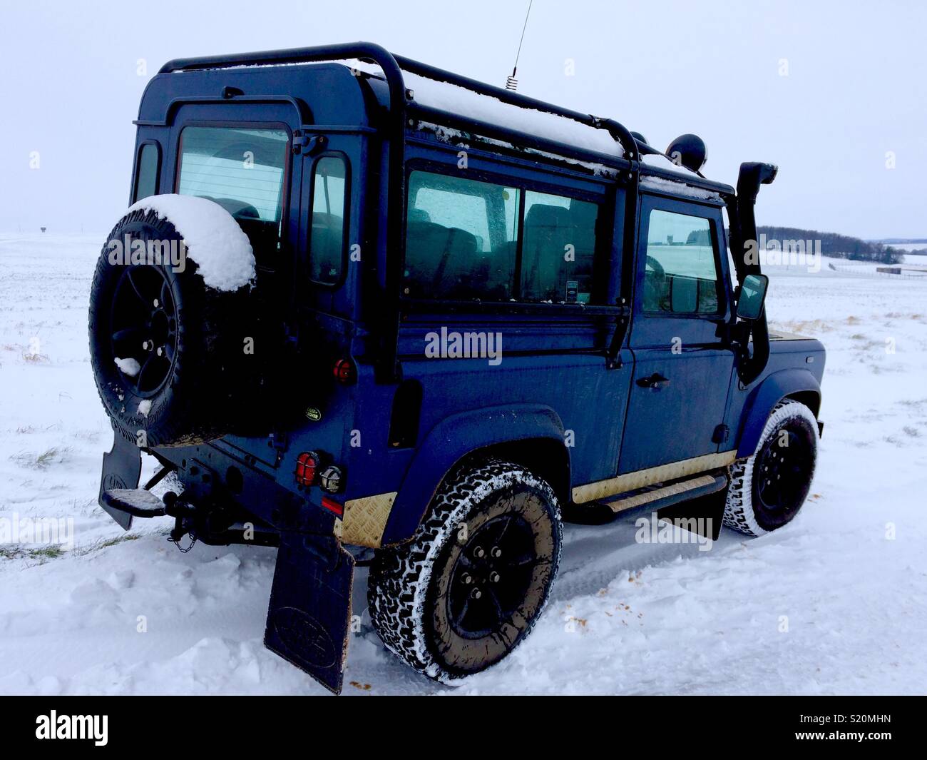 Land rover defender uk hi-res stock photography and images - Alamy
