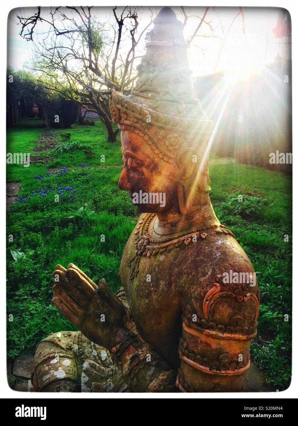 Rays of buddha hi-res stock photography and images - Alamy