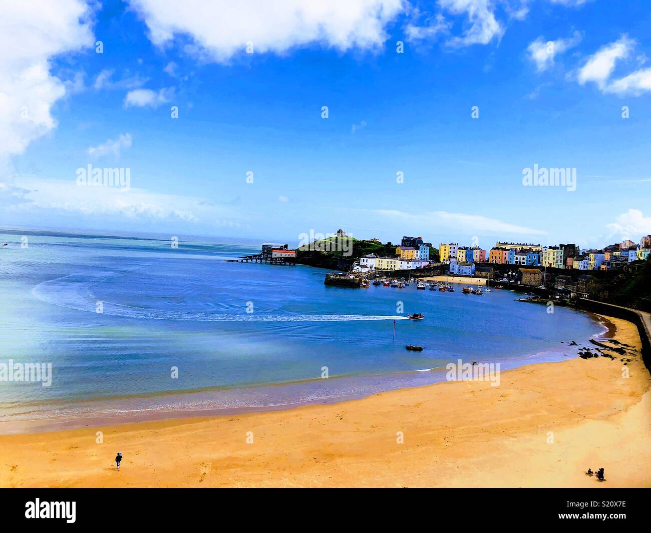 Tenby blue sky hi-res stock photography and images - Alamy
