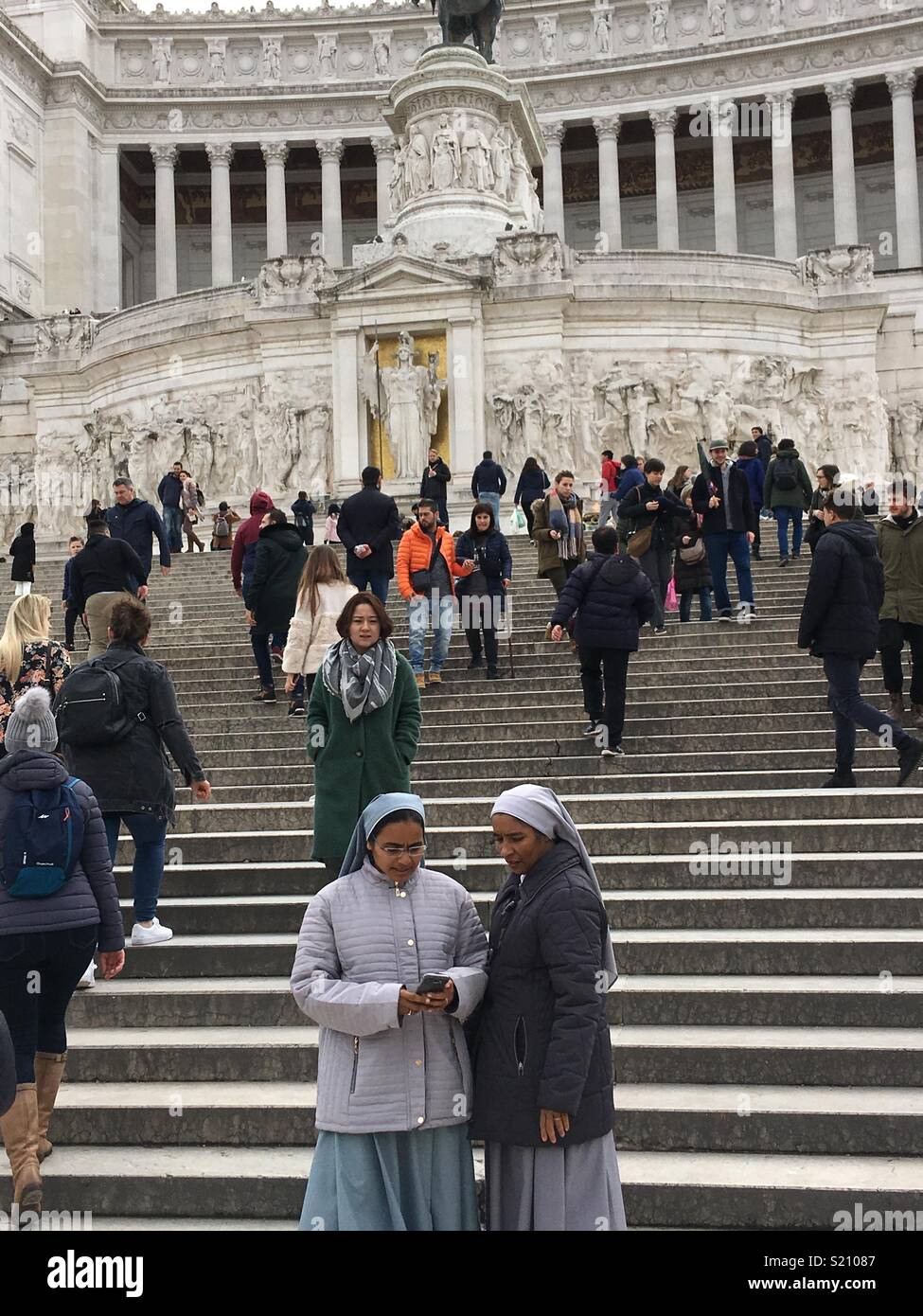 Nuns rome hi-res stock photography and images - Alamy