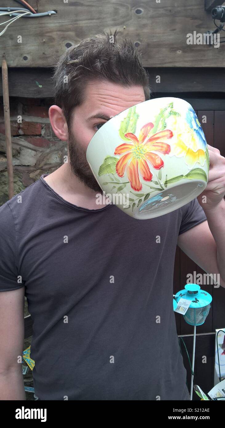 Giant tea cup hi-res stock photography and images - Alamy