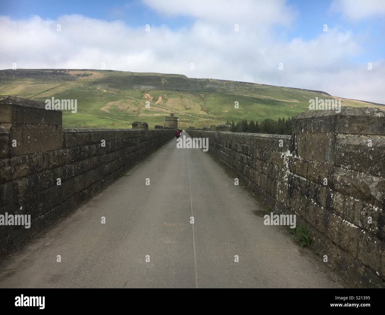 Road bridge stone hi-res stock photography and images - Alamy