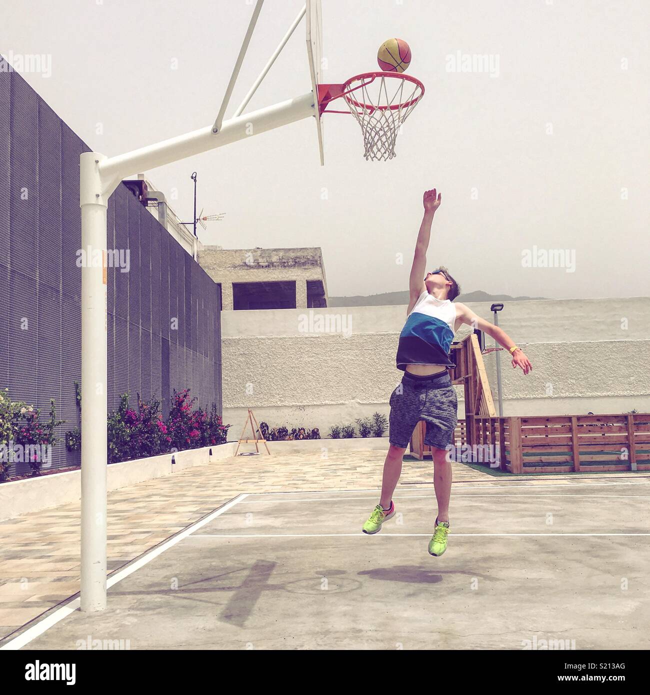 Basketball - shooting a hoop Stock Photo - Alamy