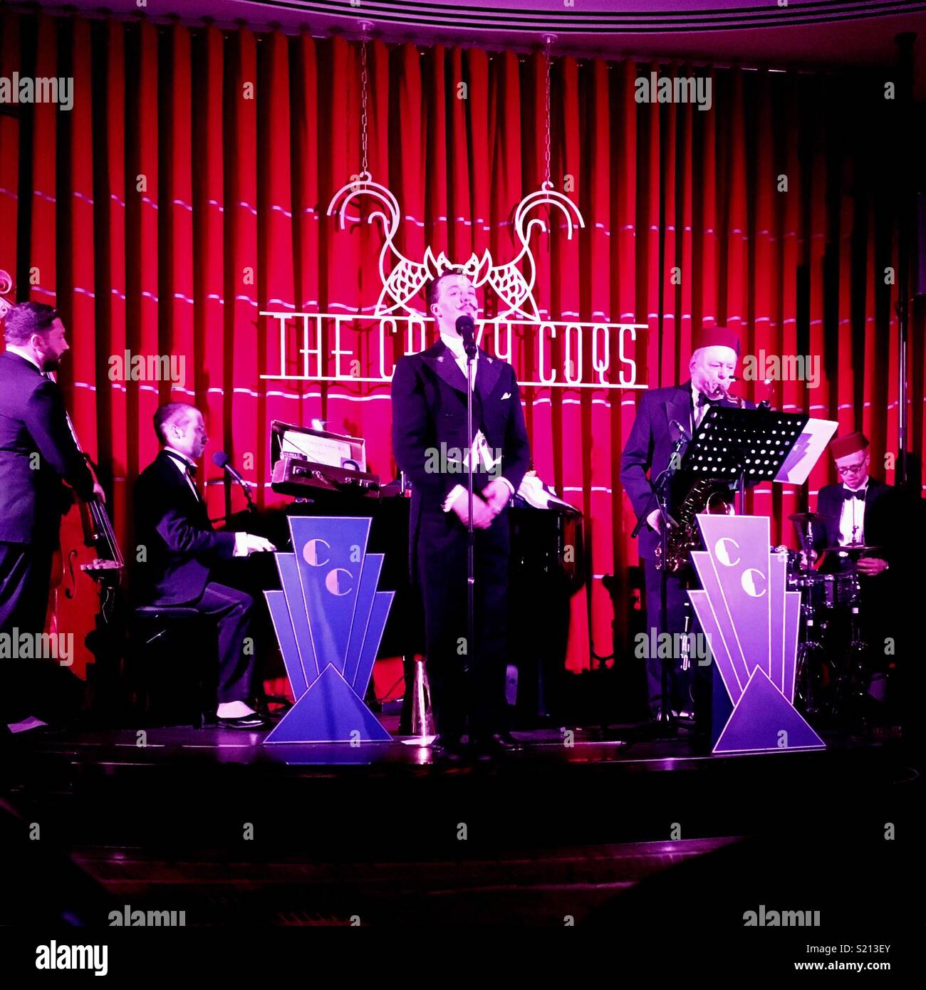 Crazy coqs hi-res stock photography and images - Alamy