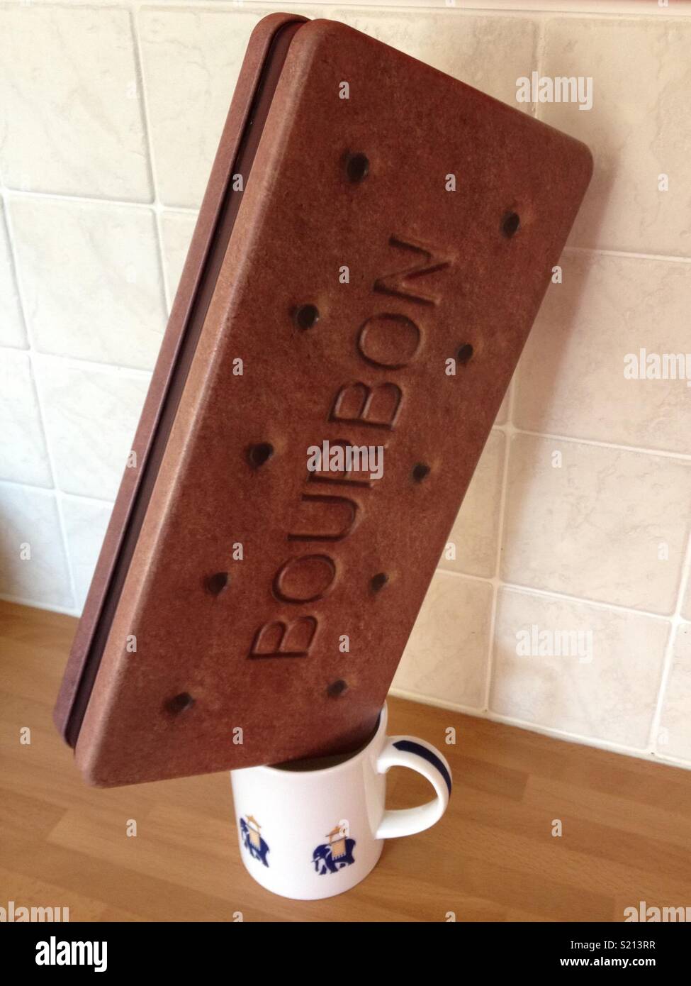 Bourbon biscuit hi-res stock photography and images - Alamy