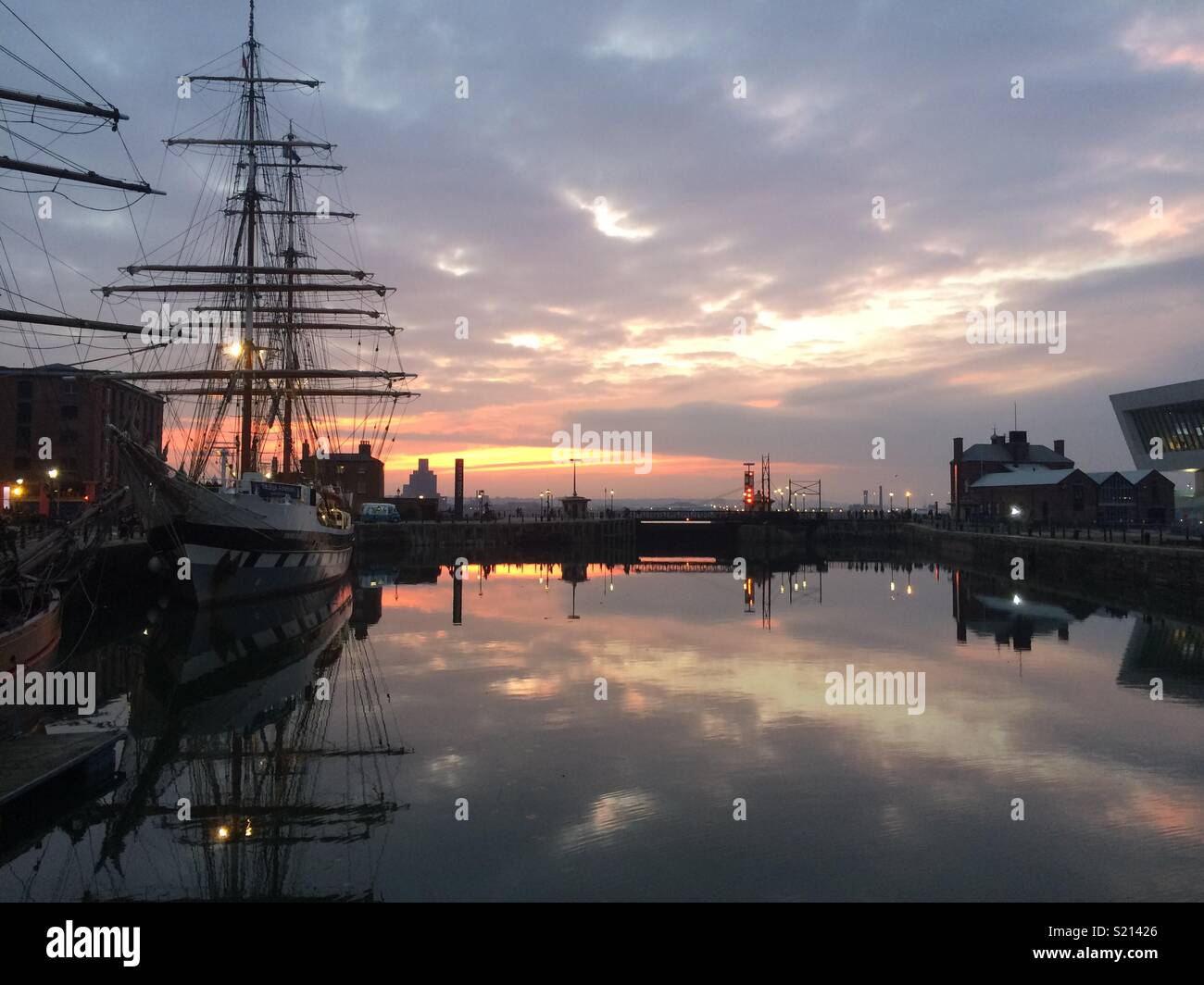 Liverpool boats hi-res stock photography and images - Alamy