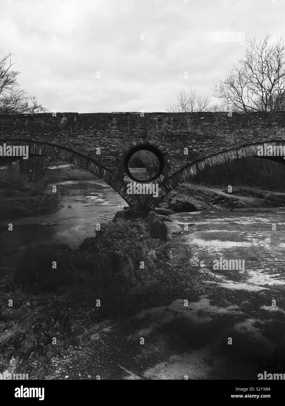 Bridge hole hi-res stock photography and images - Alamy