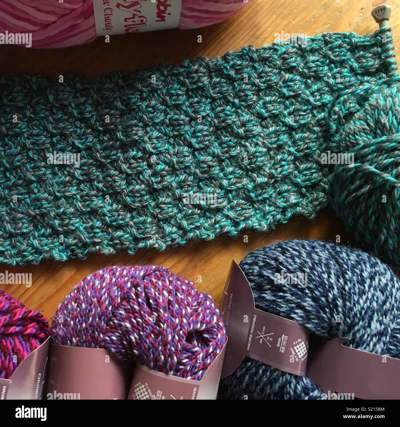 Knitting texture hi-res stock photography and images - Alamy
