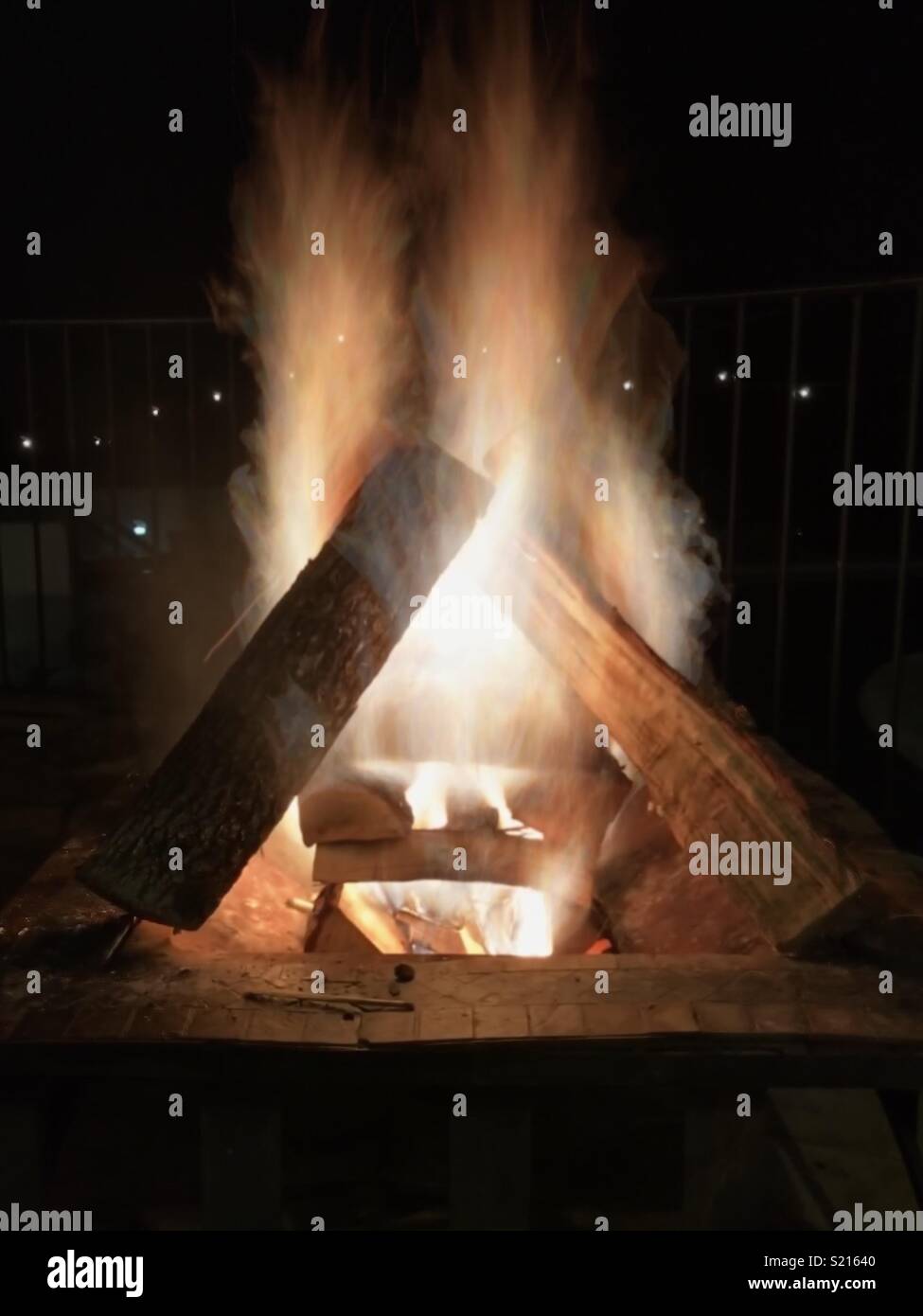 Long exposure Log fire at night Stock Photo - Alamy